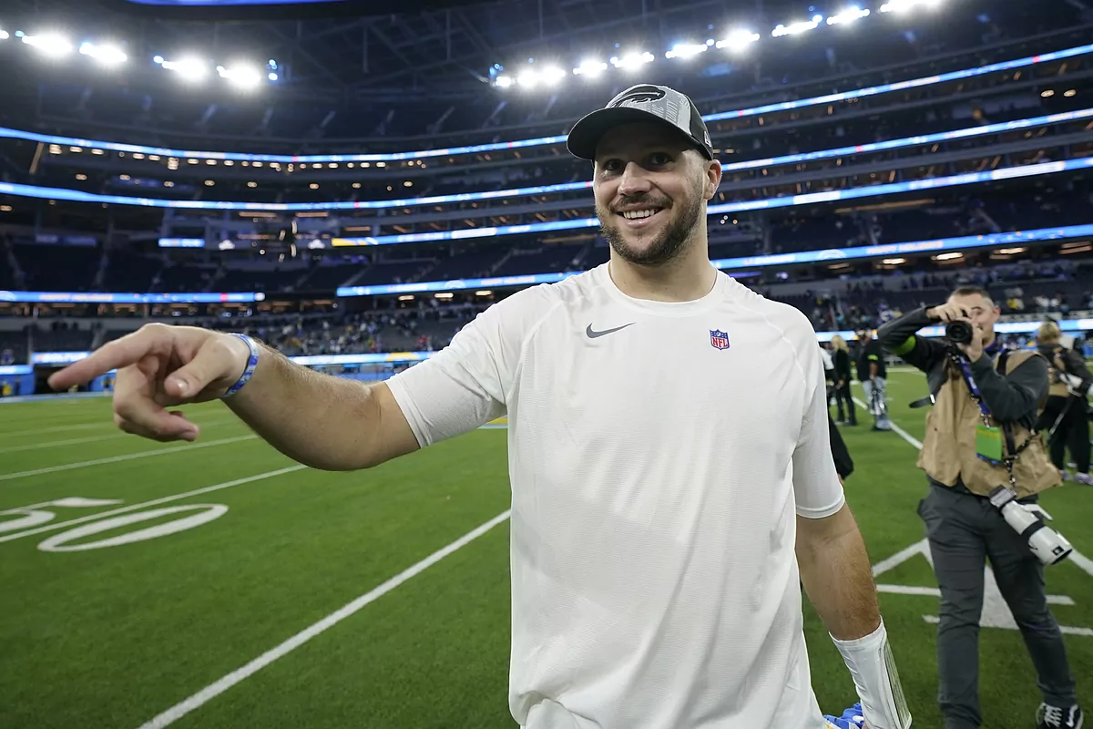 Josh Allen reveals another embarrassing moment that will make Hailee ...