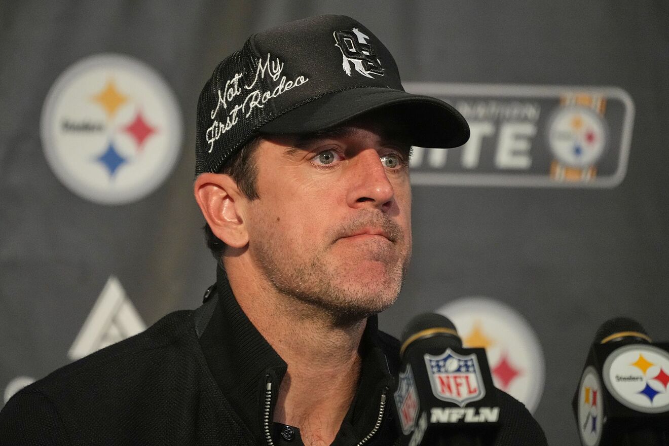 Aaron Rodgers issues 'threat' to teammate who tackled him as Steelers ...