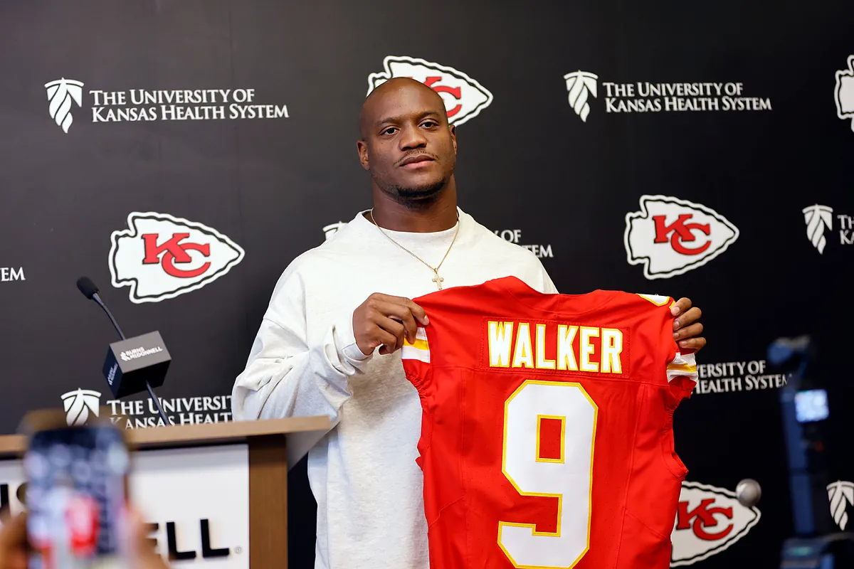 Kenneth Walker III's former teammate expresses displeasure with the ...