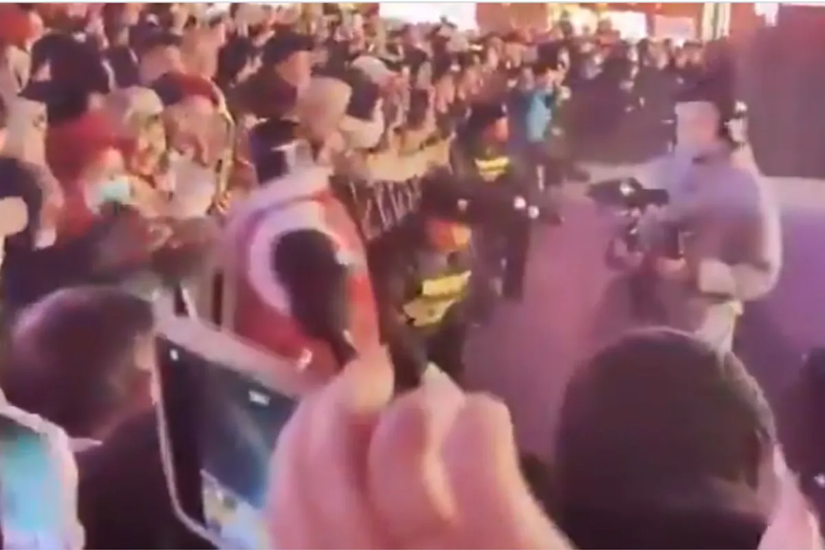 A robot goes crazy and starts attacking people at a festival | Marca