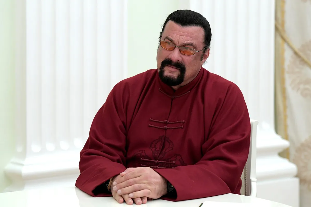 Steven Seagal's significant change in appearance: he's gained at least ...
