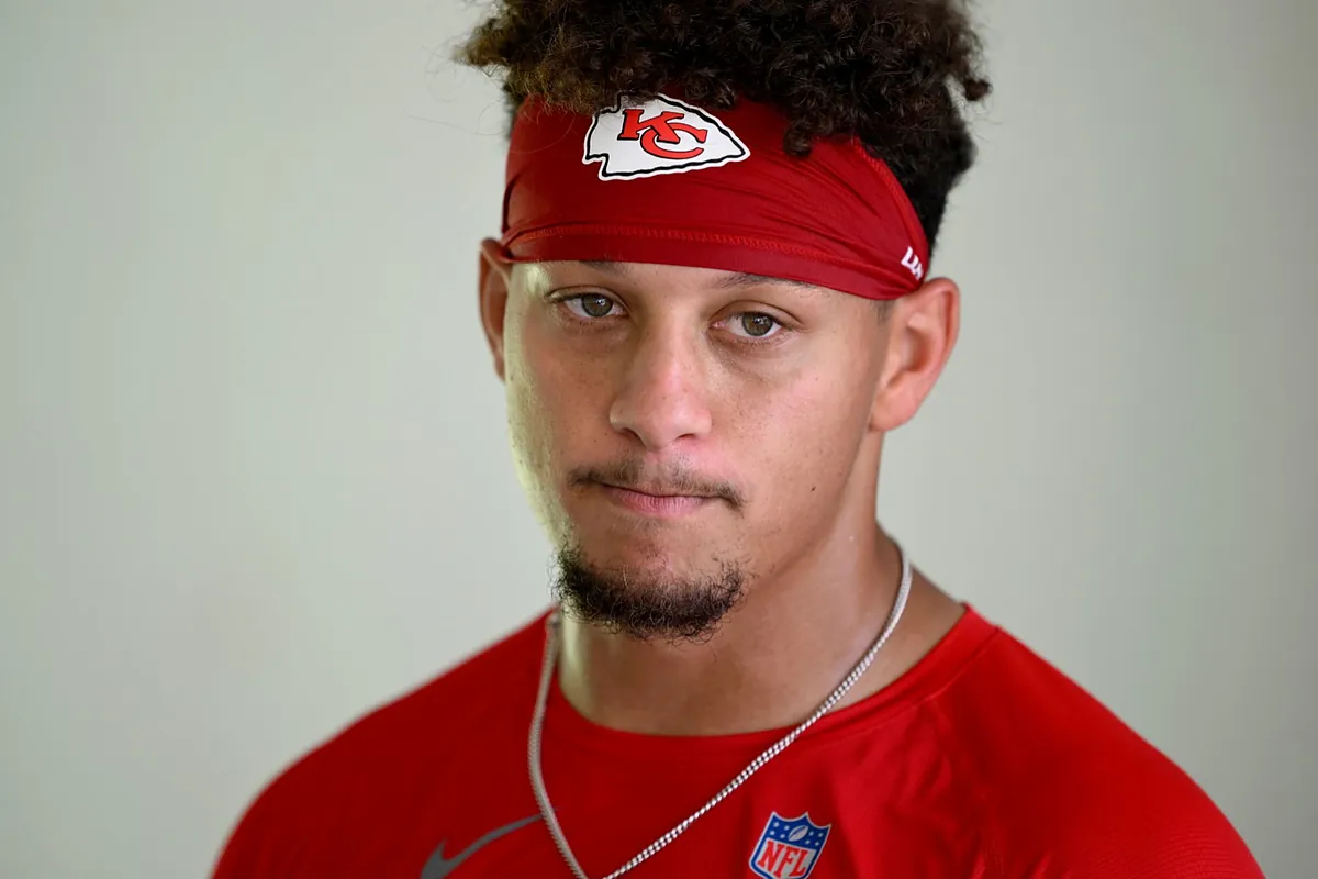 Patrick Mahomes cut a dejected figure as he left the field with knee ...