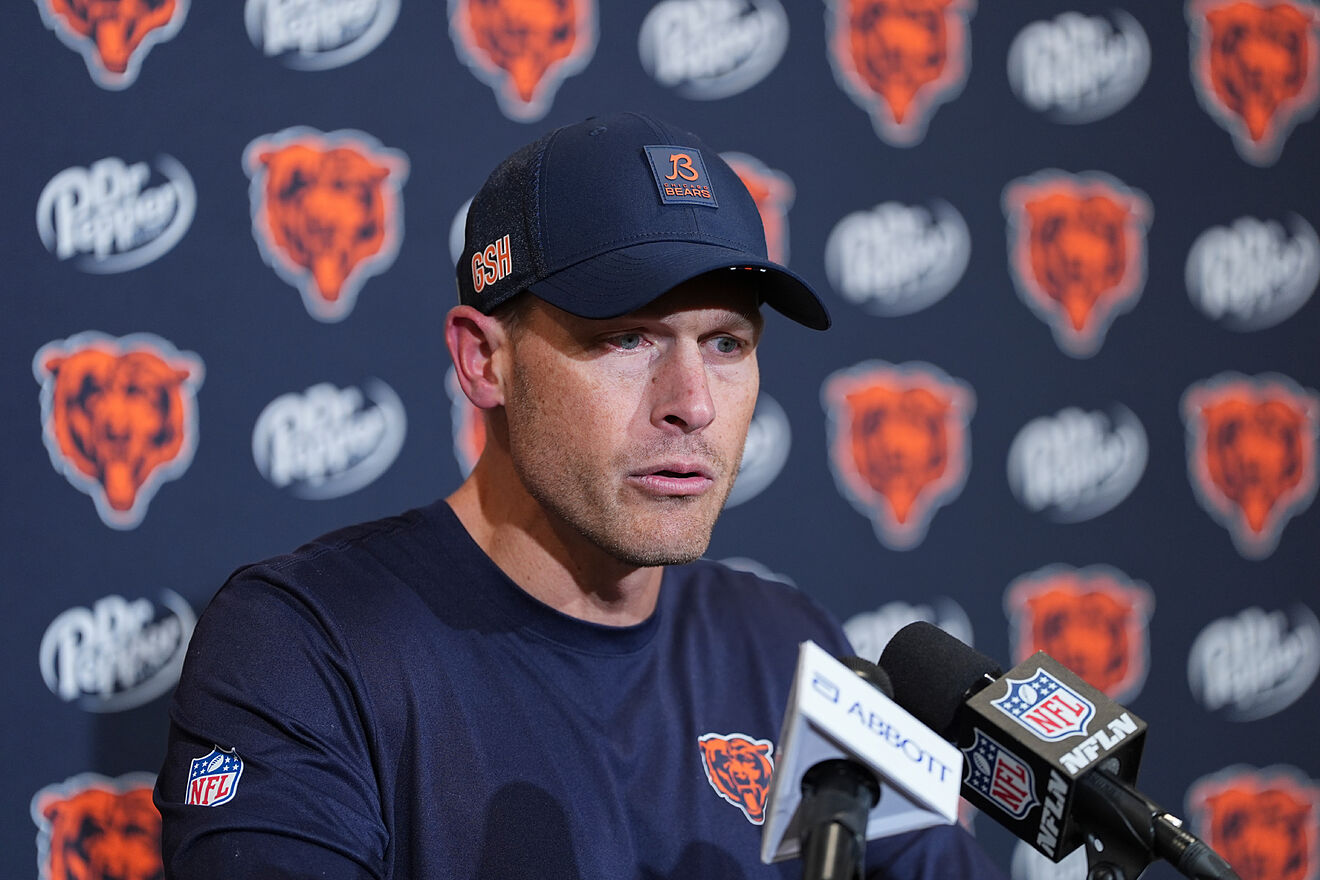 Chicago hotdogs on the house after Bears HC Ben Johnson goes shirtless ...