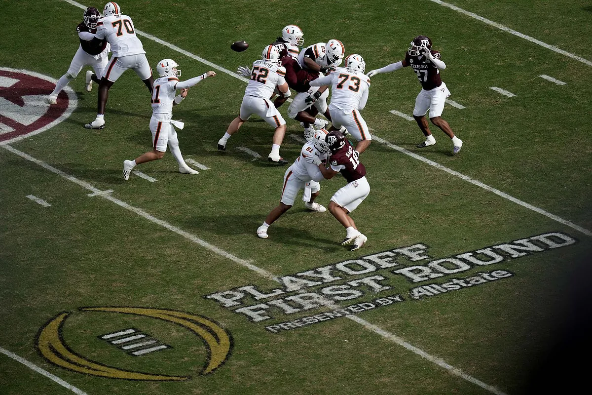 Abella Danger steals the spotlight while cheering Miami to CFP win | Marca