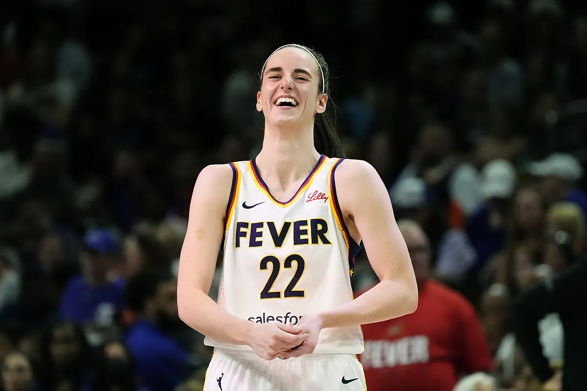 Caitlin Clark looks bigger and with big muscles during Indiana Fever ...