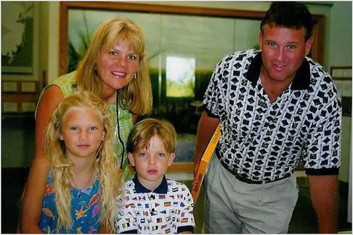 Taylor Swift Family: All about her parents Scott and Andrea, and ...