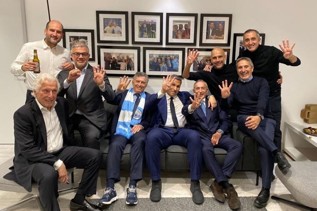 Guardiola's controversial photo with his inner circle: A four-finger ...