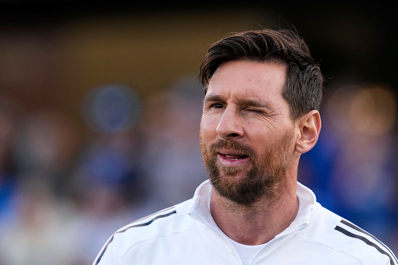 Lionel Messi celebrates the inaugural 1v1 world champions in Miami ...
