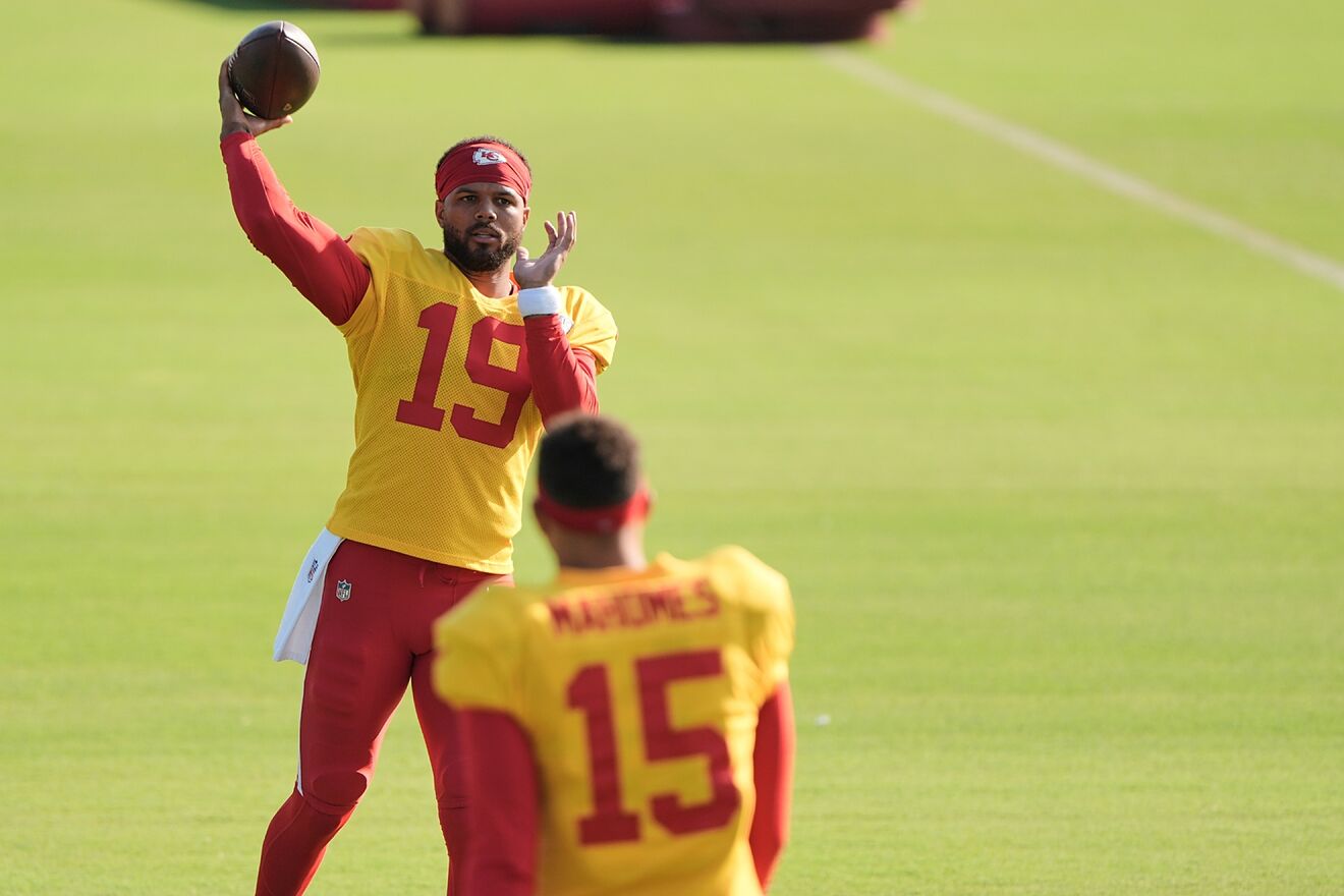Who is Chris Oladokun? The Chiefs' last hope after Patrick Mahomes ...