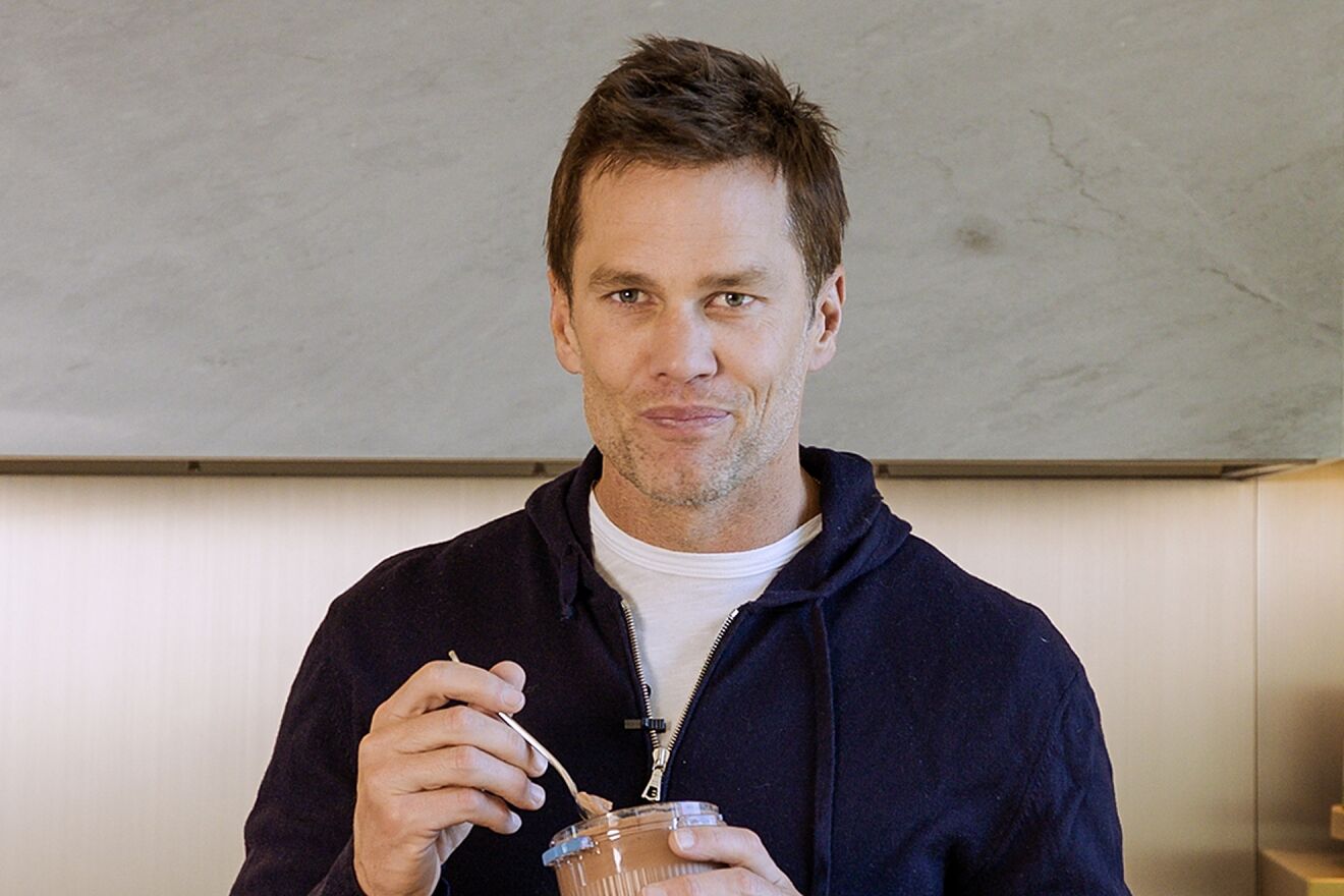 Tom Brady gives a live masterclass on how to play in windy conditions ...