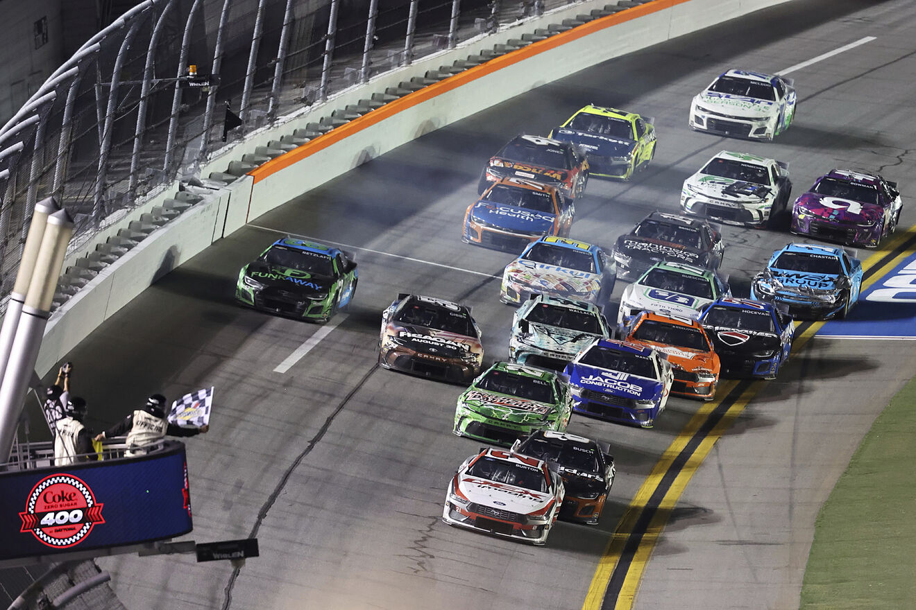 Daniel Suarez's NASCAR car catches fire in Daytona incident | Marca
