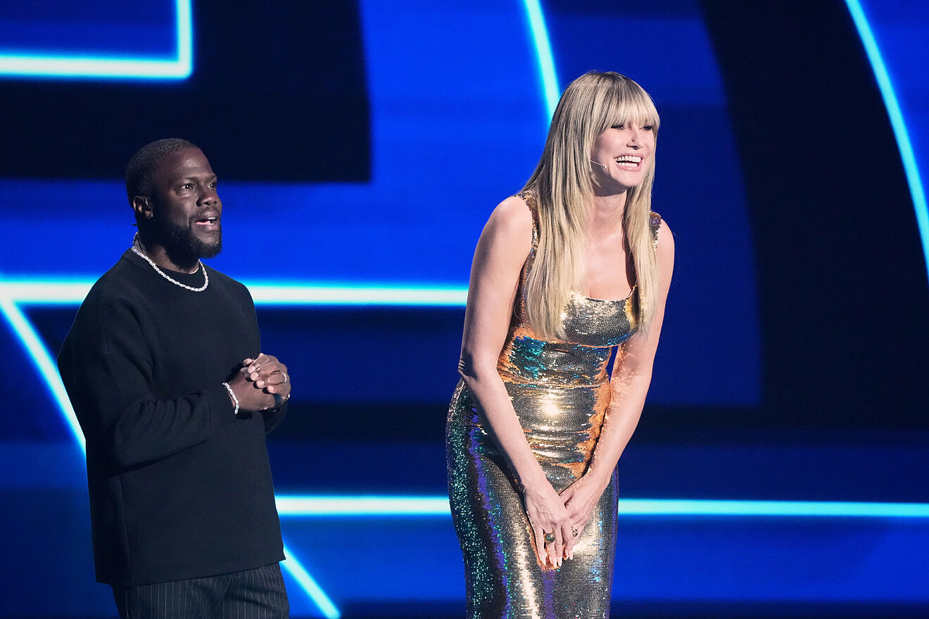 World Cup 2026 draw co-hosts Heidi Klum and Kevin Hart face fan ...