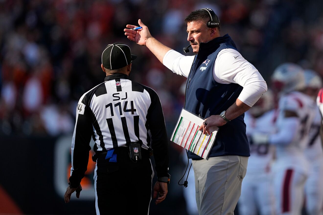 Mike Vrabel slams inconsistent refs, then backtracks | Marca