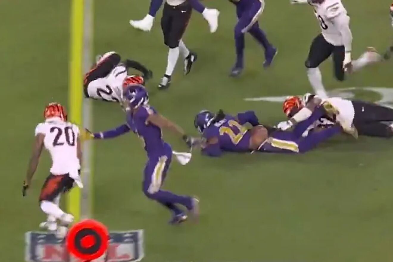 Derrick Henry shows his butt after a tackle in TNF game between Ravens ...