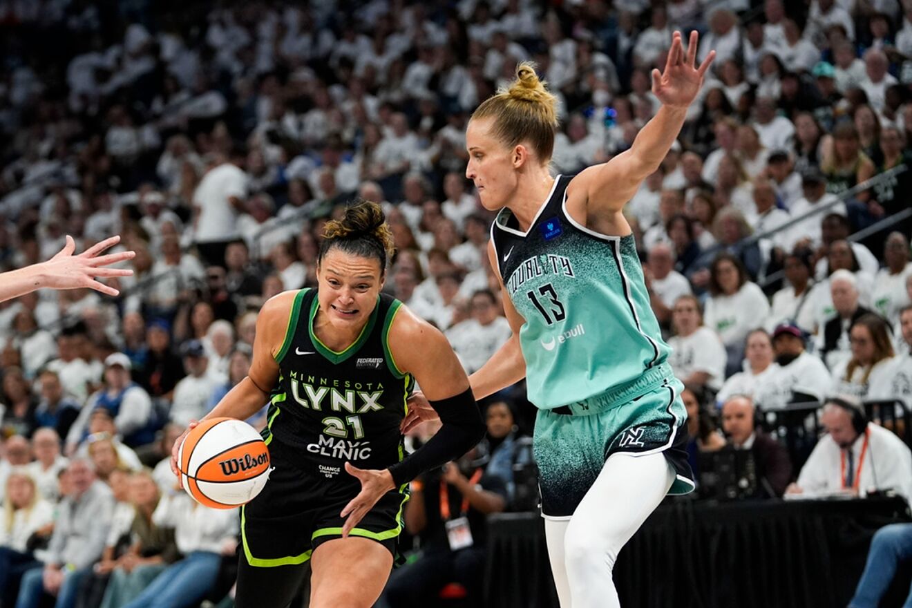 Which WNBA teams have won more than two times in a row? This is the ...