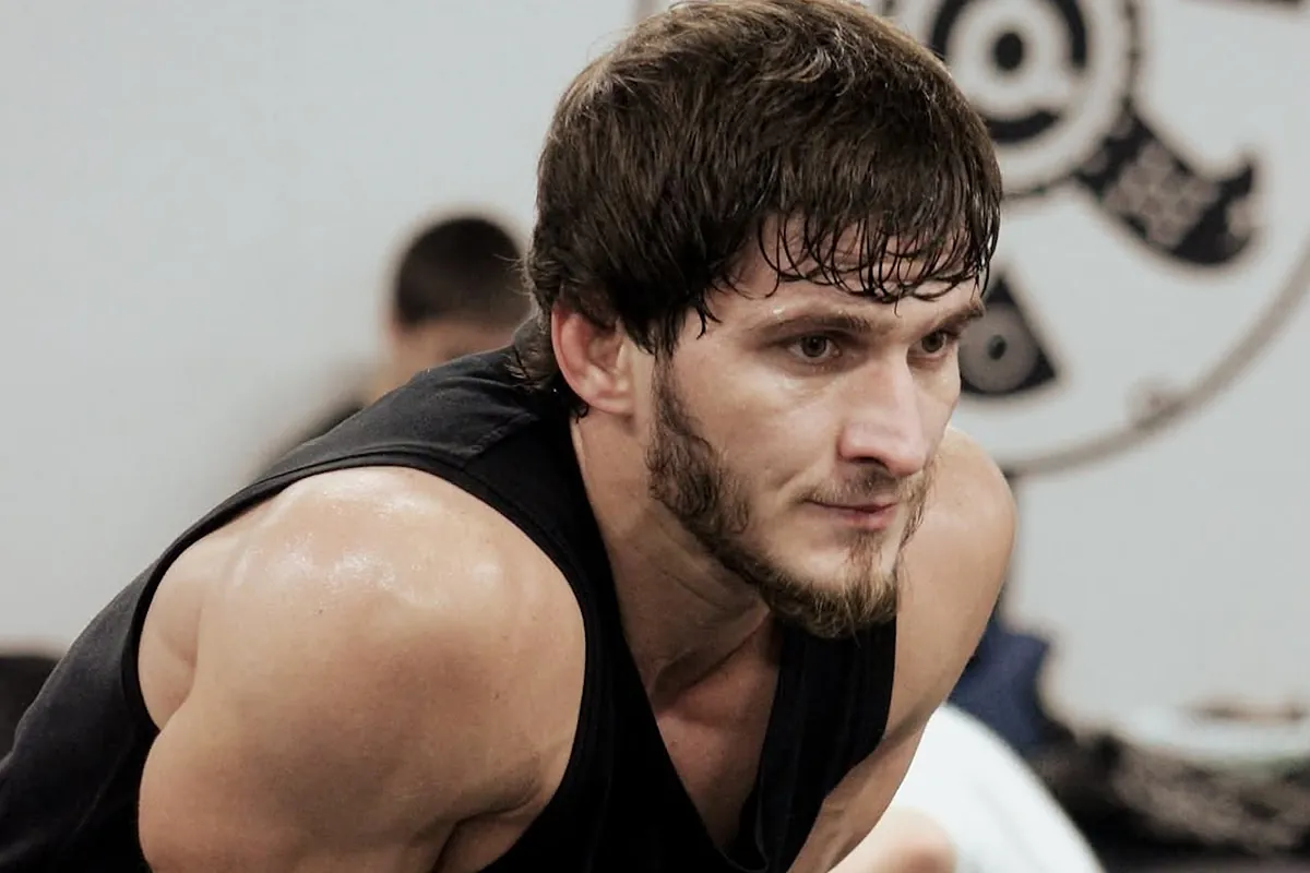 Evloev, with everything against Topuria: "Give me the boy from Spain ...