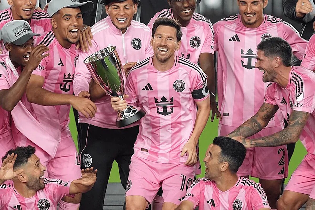 Messi celebrates his latest title with the two women in his life: the ...