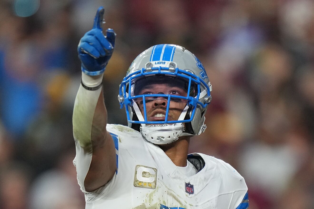 Amon-Ra St. Brown caught throwing first hit before Daron Payne's ...