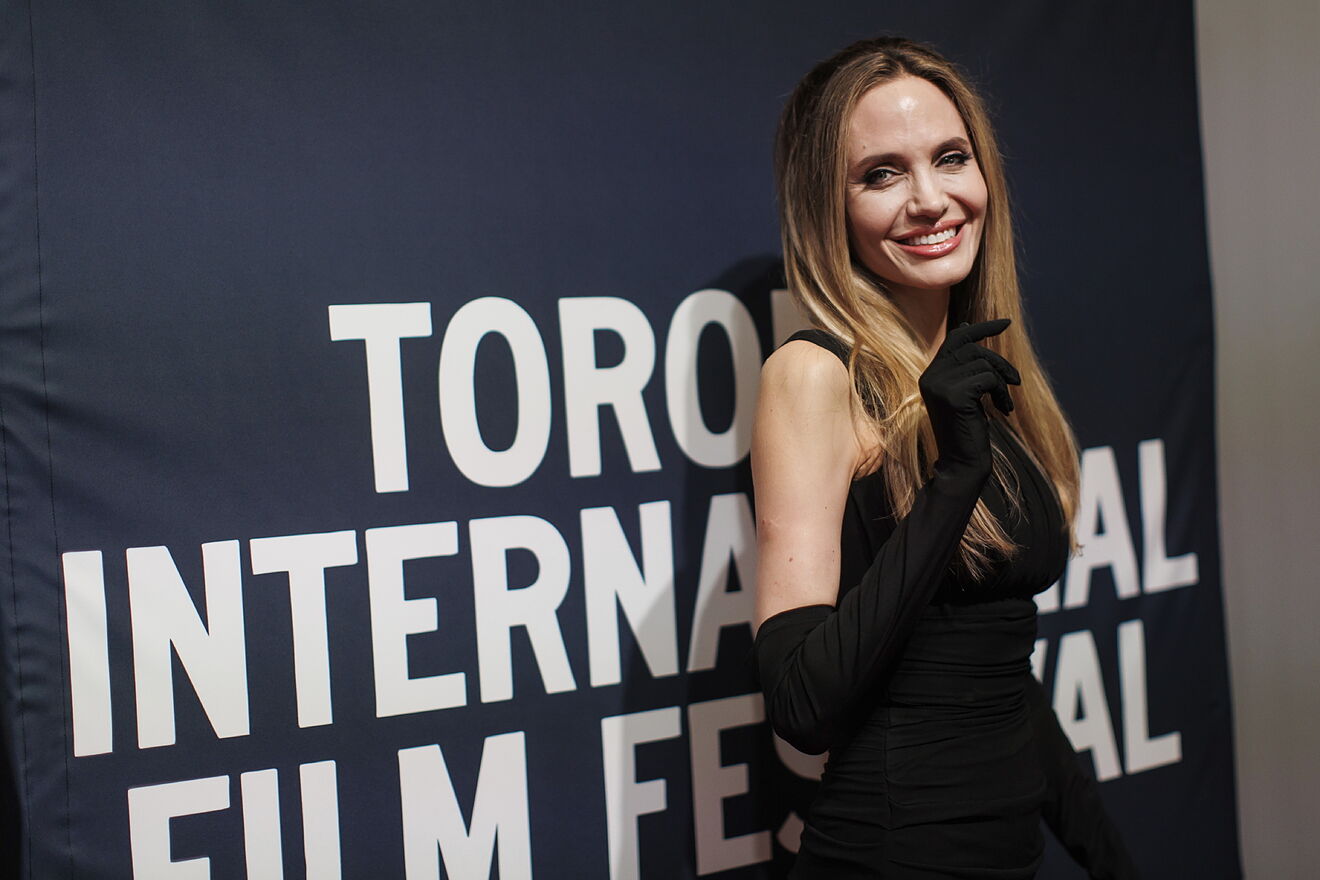 Angelina Jolie's son Pax reappears with his mother revealing scars on ...