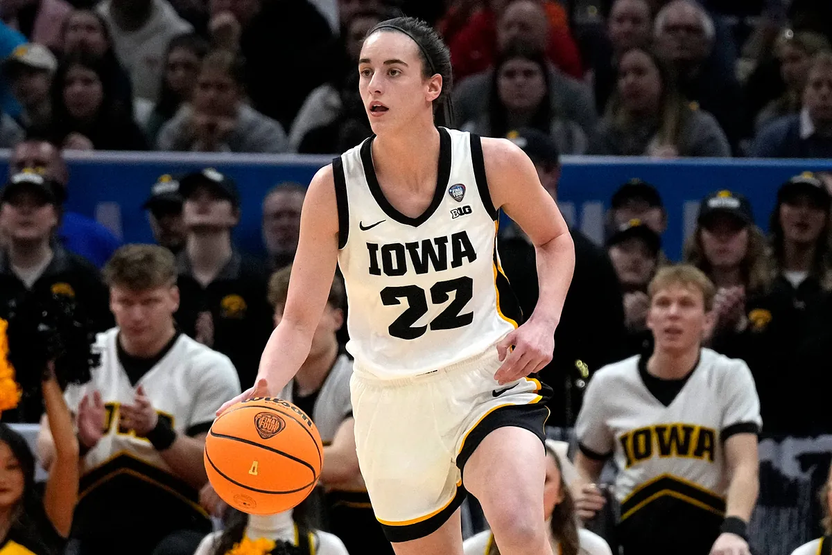 UConn-Iowa fan video reveals the best angle to end offensive foul call ...