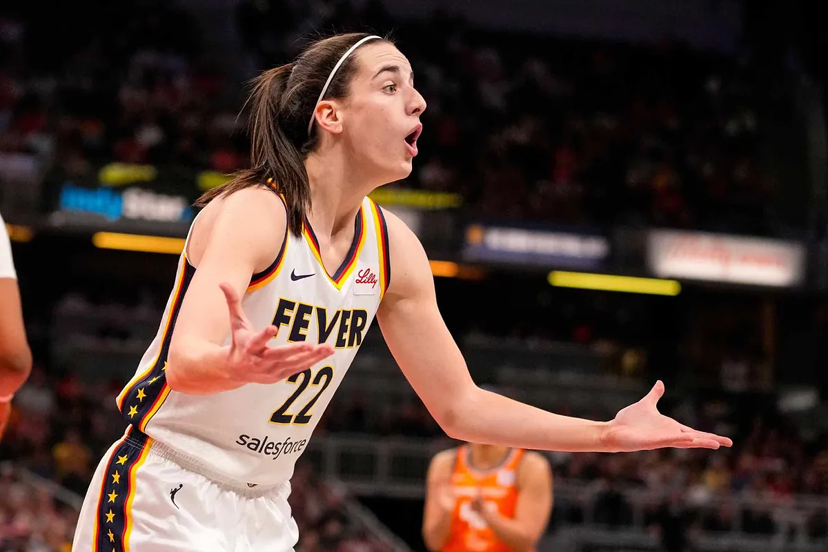 Caitlin Clark dangerous no-call causes uproar that she does not get ...