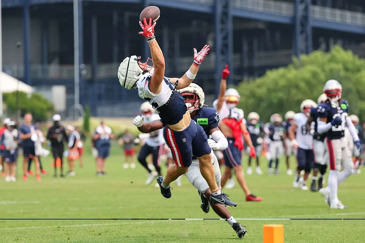 Patriots undrafted rookie makes one of the best one-handed catch of ...