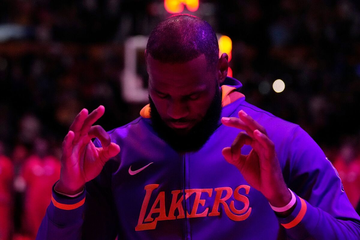LeBron James refused foot surgery thanks to a mystery foreign doctor ...