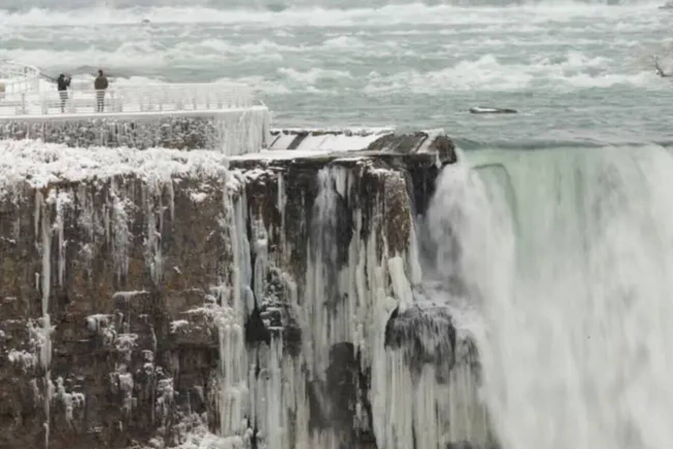 Spectacular image of Niagara Falls frozen by historic temperatures: but ...