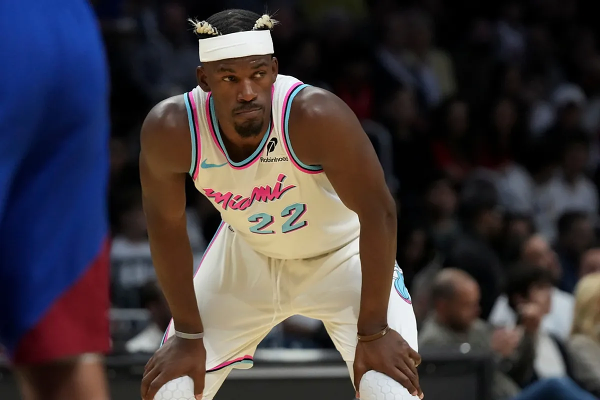 Fan breaks news of Jimmy Butler trade to Miami Heat players while they ...
