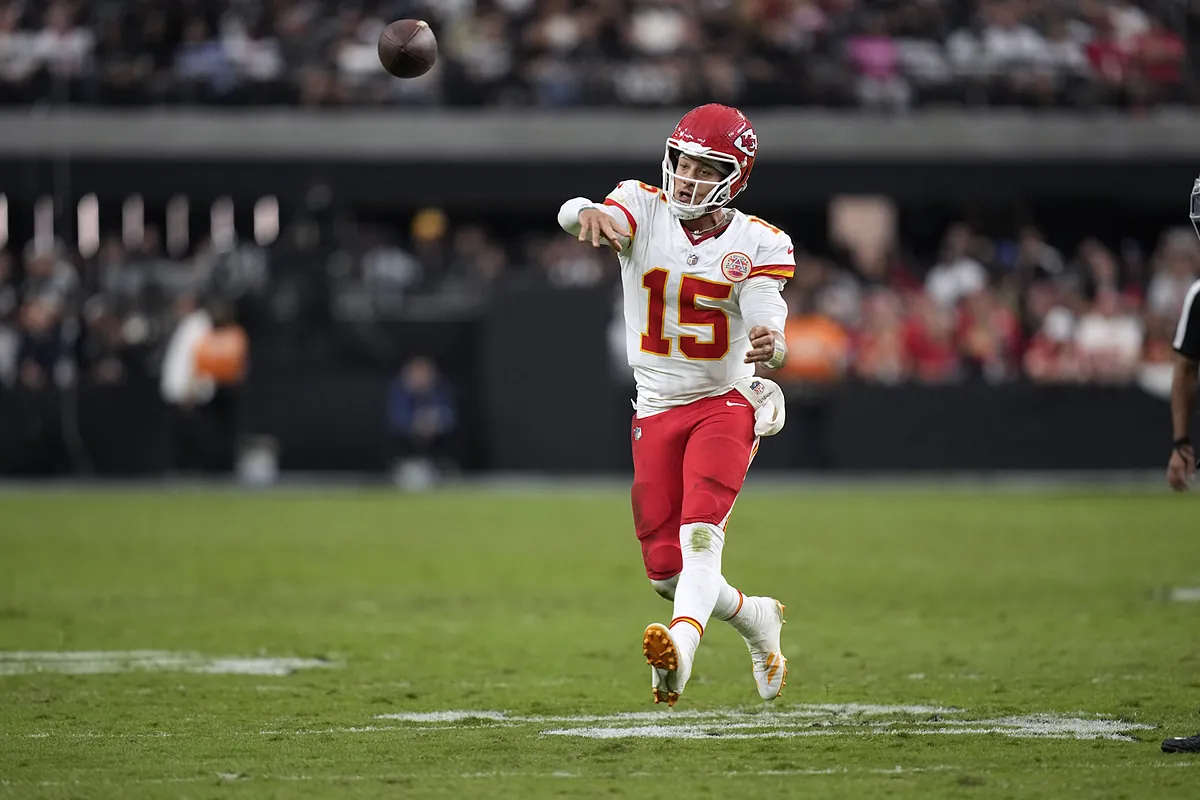 Patrick Mahomes sends clear warning about DeAndre Hopkins after Chiefs ...