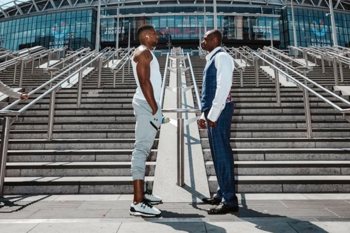 Footage of Anthony Joshua nearly clashing with Daniel Dubois during ...