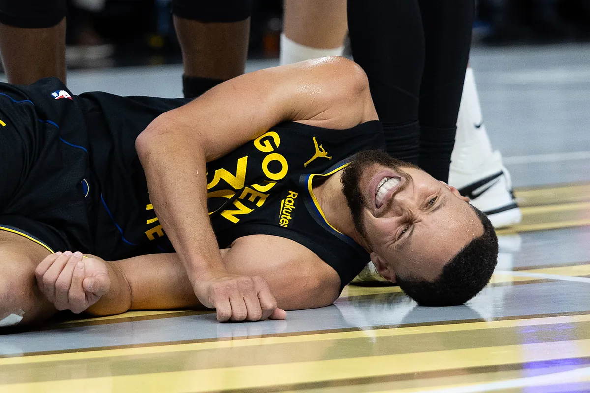 Stephen Curry Injured And Steve Kerr Provides An Update Warriors On