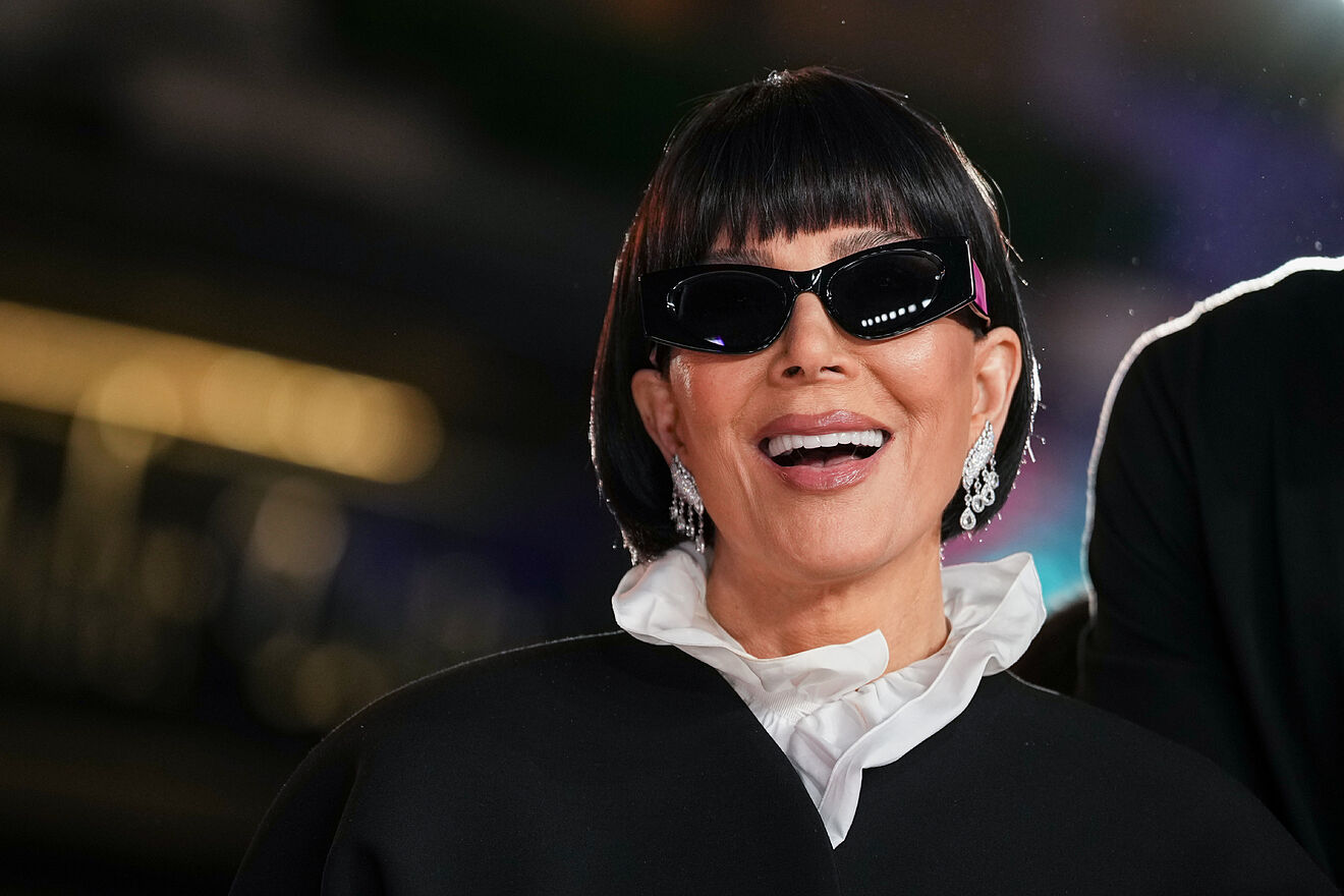 Kris Jenner forgets boyfriend at Paris event until paparazzi reminded ...