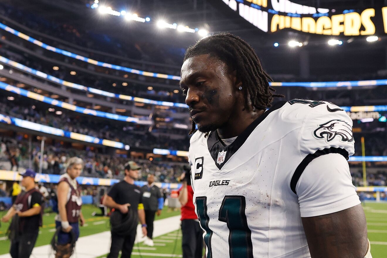 AJ Brown reportedly requested trade from Eagles several times following ...