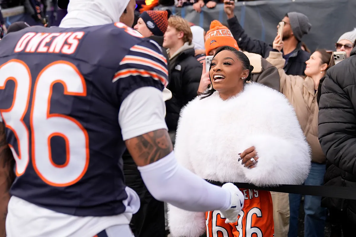 Simone Biles wows in new photoshoot as she supports husband Jonathan ...