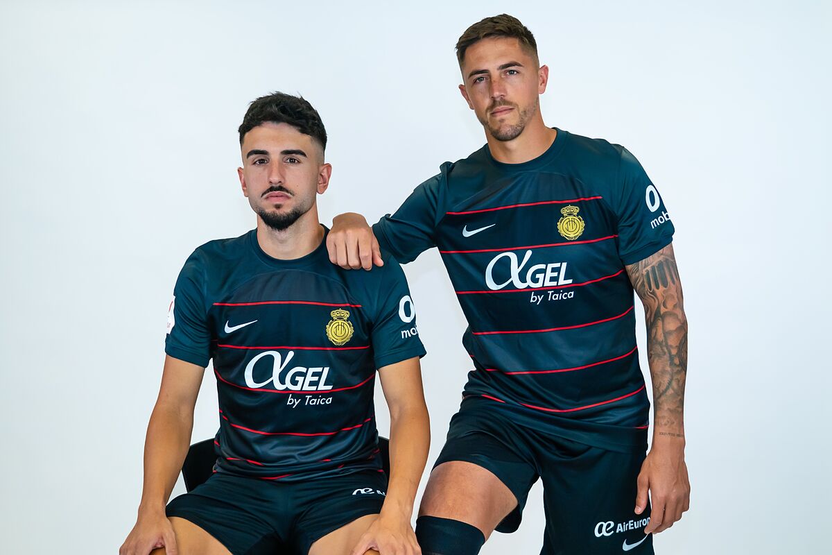 Mallorca: El Mallorca presenta su segunda equipación: vuelve el negro ...