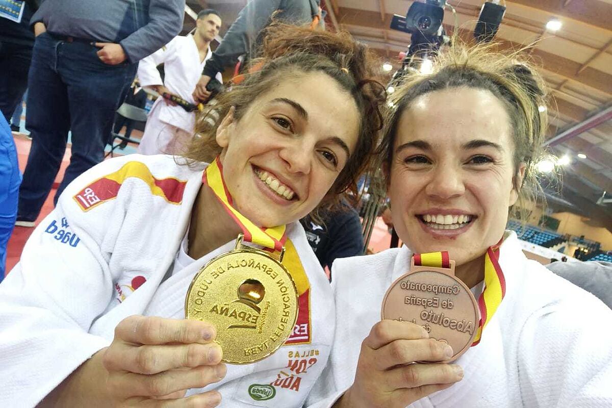 Estrella López y Carla Ubasart en busca de billete para París | Marca