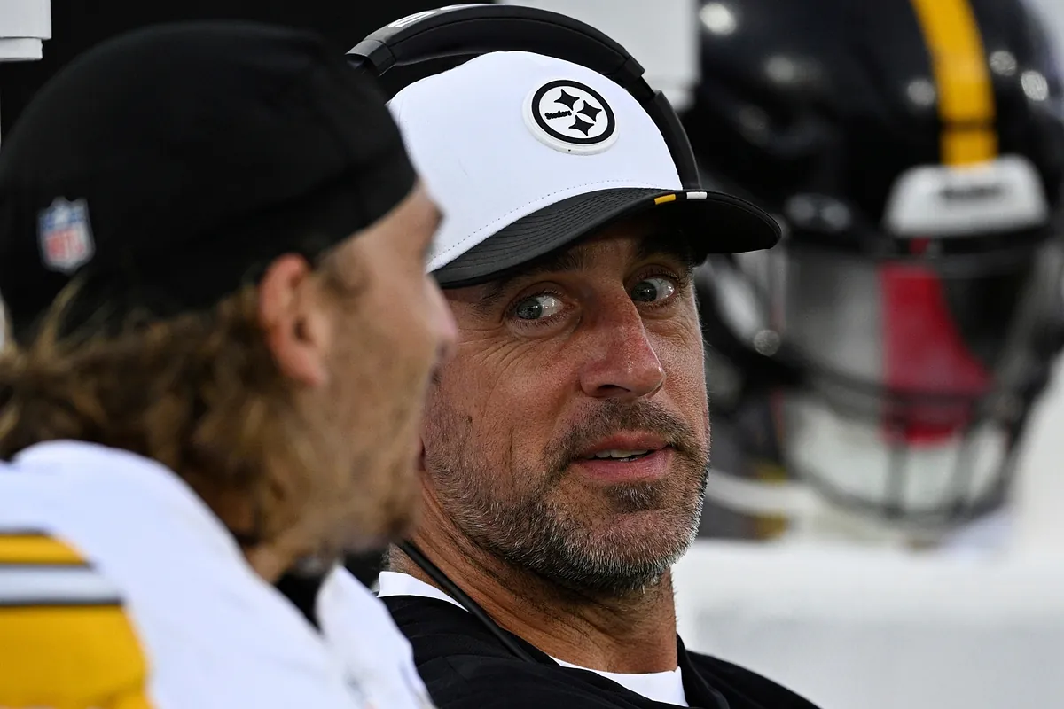 Did Roger Goodell replace Aaron Rodgers with a body double? NFL fans ...