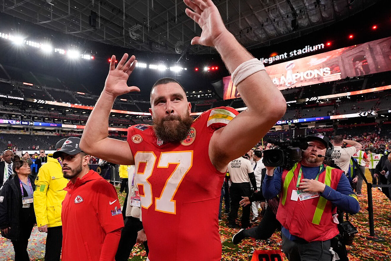 Travis Kelce's explanation of controversial incident with Andy Reid does not satisfy fans | Marca