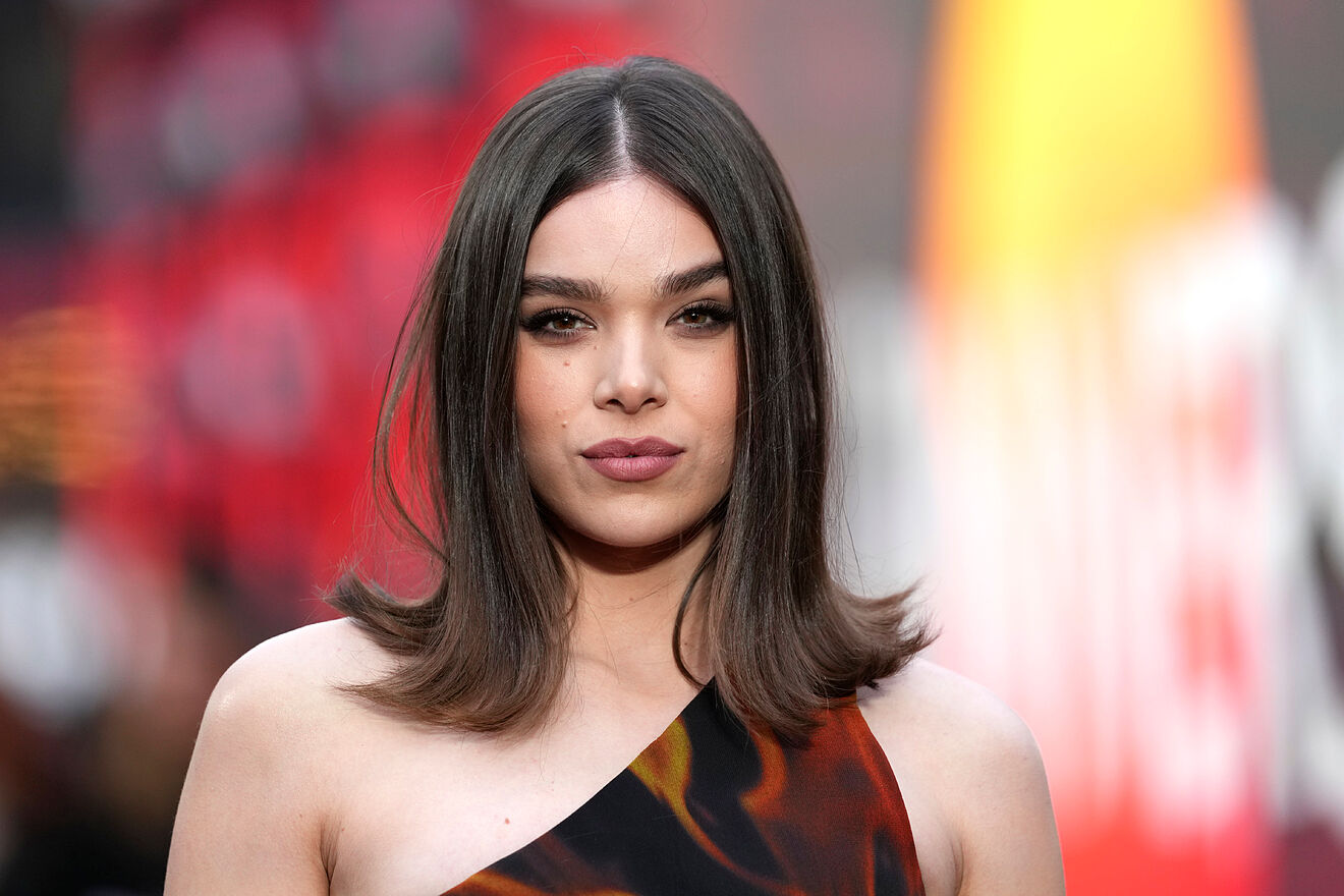 Hailee Steinfeld revisits her bachelorette celebration months after ...