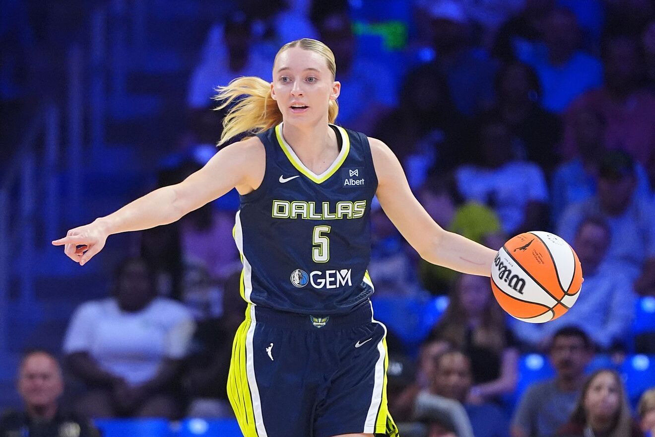 Paige Bueckers unexpectedly squares up during Dallas Wings practice ...