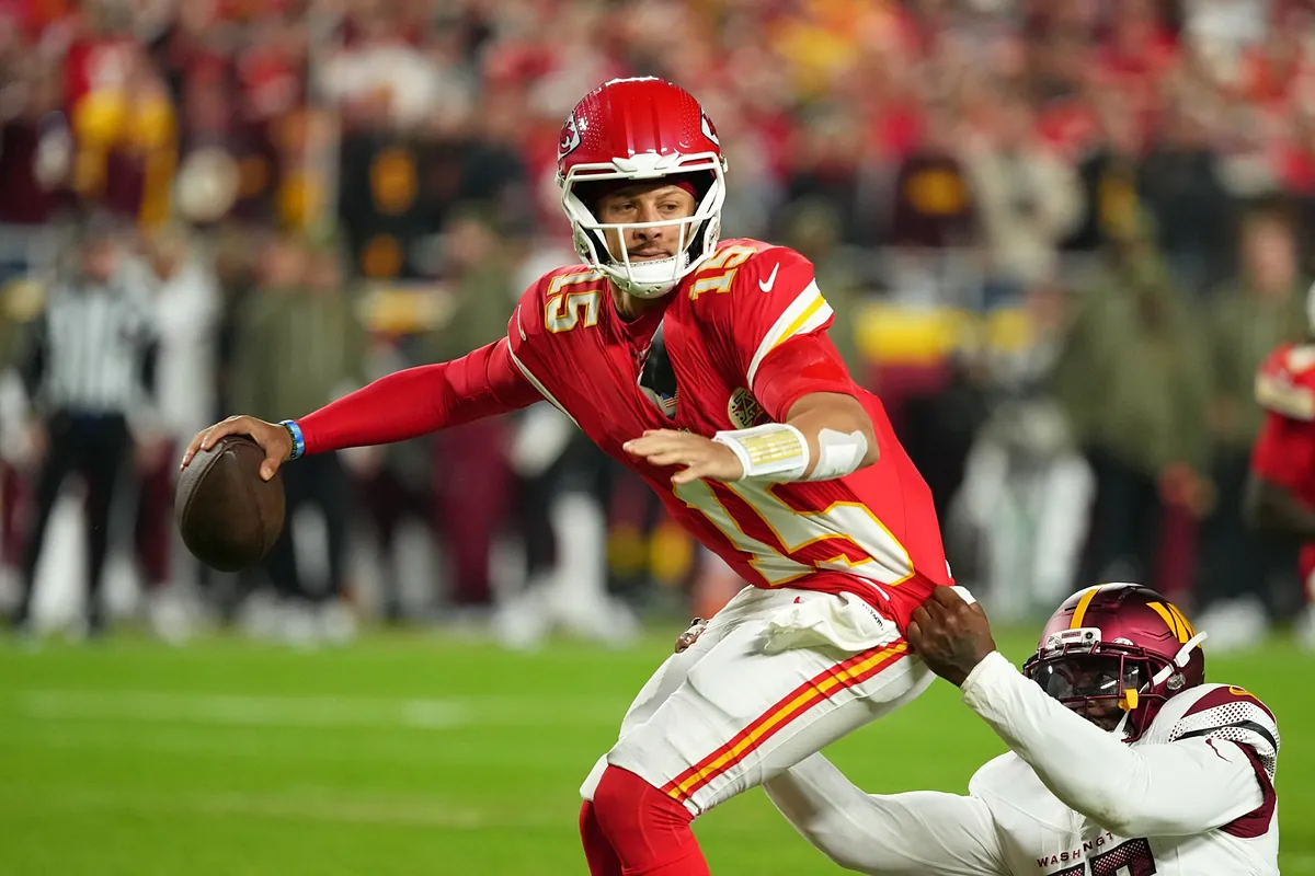 NFL's decision on Patrick Mahomes hit leaves fans divided | Marca