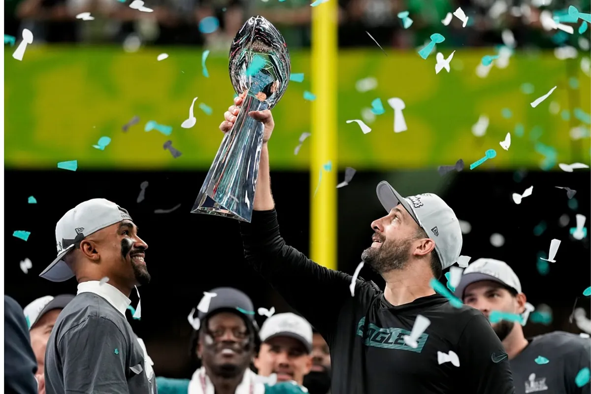 Eagles flaunt stunning Super Bowl ring, the one that slipped through ...