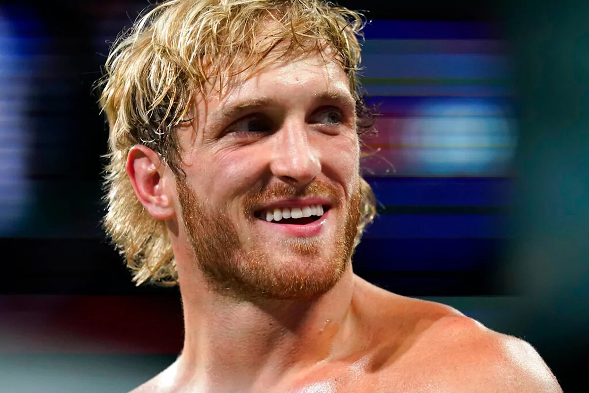 Logan Paul saves Rey Mysterio from career-ending injury at WWE's Crown ...