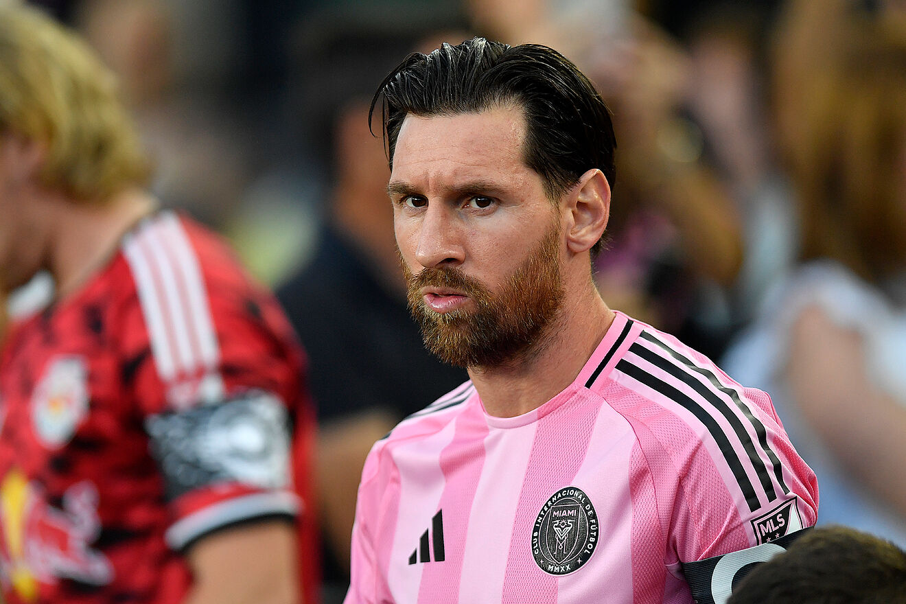 Lionel Messi provokes strong fan reaction at the stadium after his ...