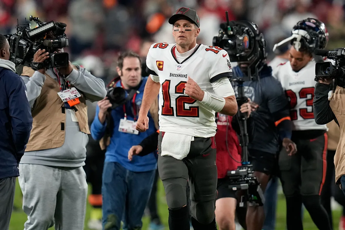 Tom Brady's pants from his final game sell at auction for nearly $90K ...