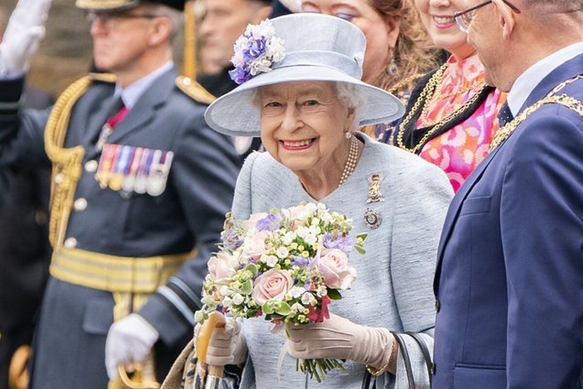 King Charles III leads Royal Family tributes to Queen Elizabeth on what ...