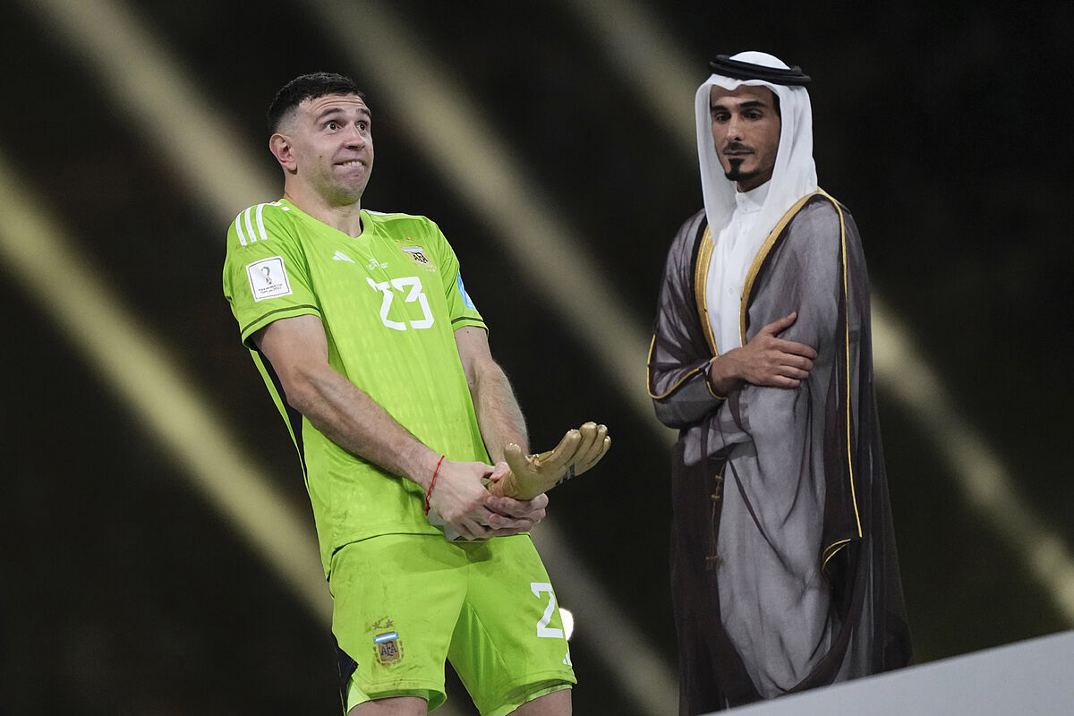World Cup: Dibu Martinez explains his controversial Golden Glove ...