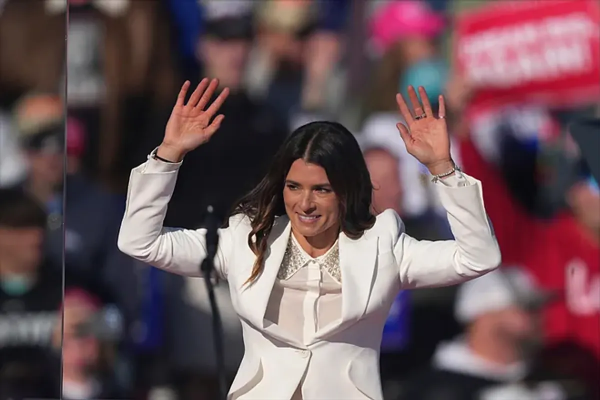 Danica Patrick surprises with a sensual dance for adults and confuses ...