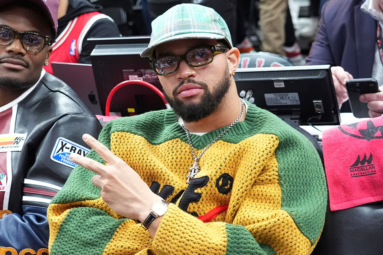 Caleb Williams goes viral after pulling up to Miami hotspot with three ...